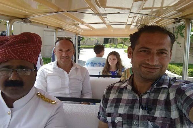 Luxury Taj Mahal Tour By Luxury Car From Delhi With 5 Star Lunch - FAQs