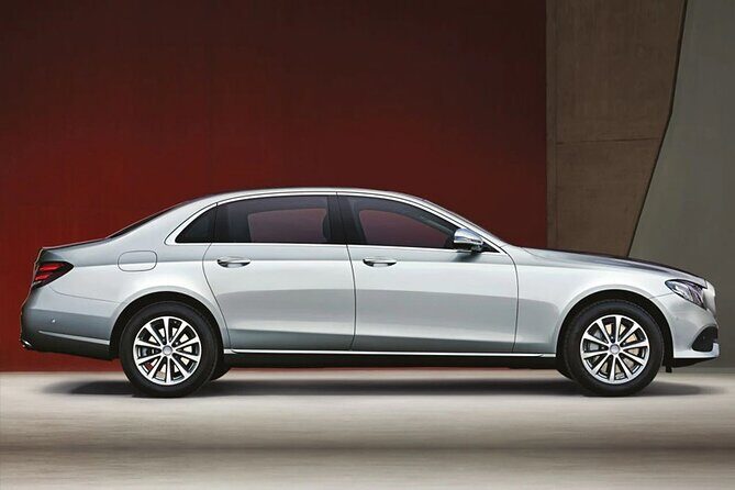 Luxury Taj Mahal Tour by Mercedes - BMW - Audi - An In-Depth Look at the Luxury Taj Mahal Tour