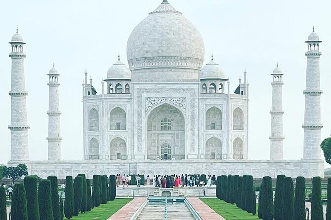 Luxury Taj Mahal tour from Delhi by the Fastest train of India - Seamless Return to Delhi