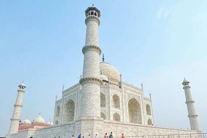 Luxury Taj Mahal tour from Delhi by the Fastest train of India - Is it Worth the Price?