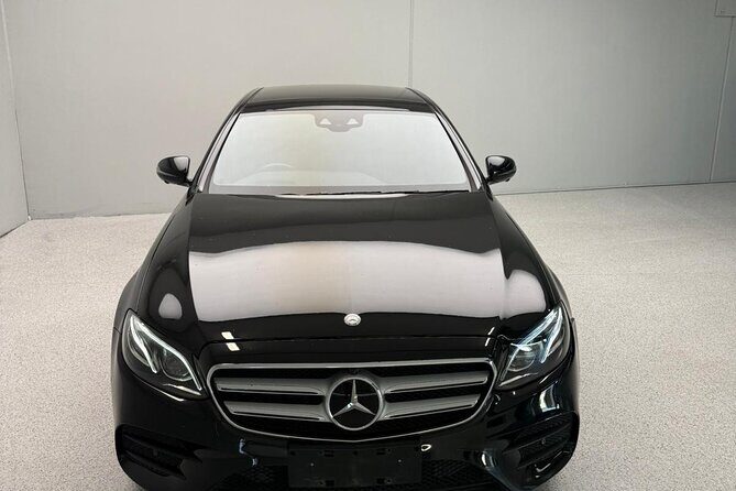 Luxury Vehicle Transfer Brisbane Airport to Gold Coast Hotels - Who Should Book This Service?