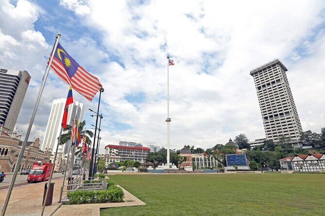 LUXURY VIP bus: Kuala Lumpur (KL) guided day tour from Singapore - Temples, Art, and the Petronas Twin Towers