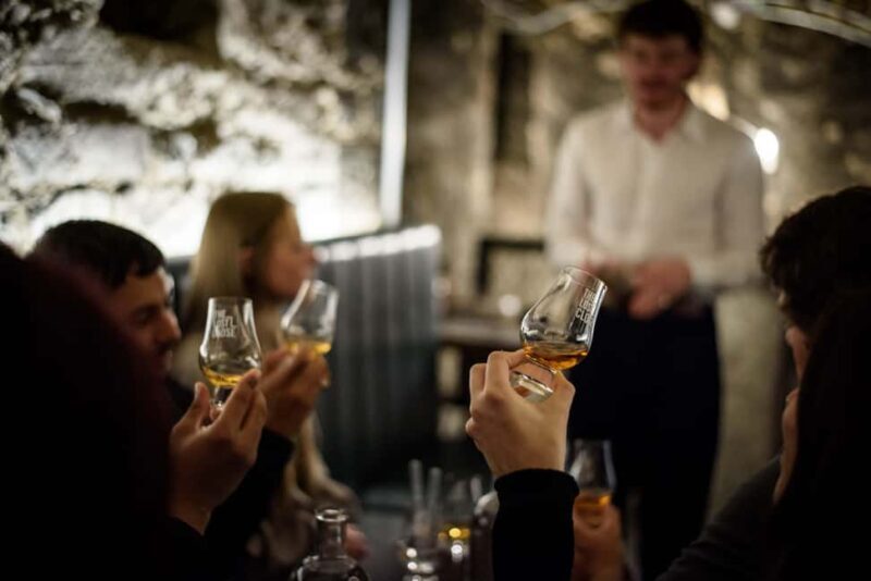 Luxury Whisky Tasting in Edinburgh's Underground Vaults - Key Points