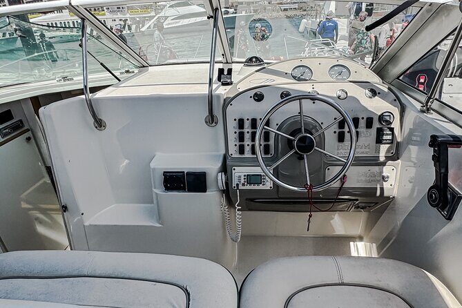 Luxury Yacht Charter and Arch Tour in Cabo San Lucas - Key Points