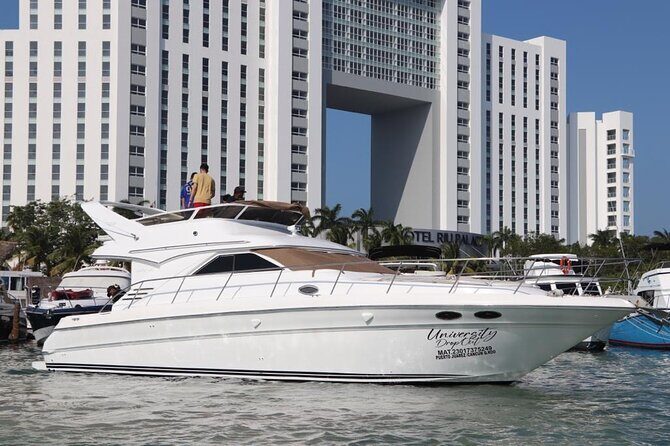 Luxury Yacht in Paradise and snorkel by Isla Mujeres - Introduction