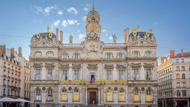 Lyon: between history and cinema, guided tour and coffee break included. - Exploring the Route: A Closer Look at the Tour