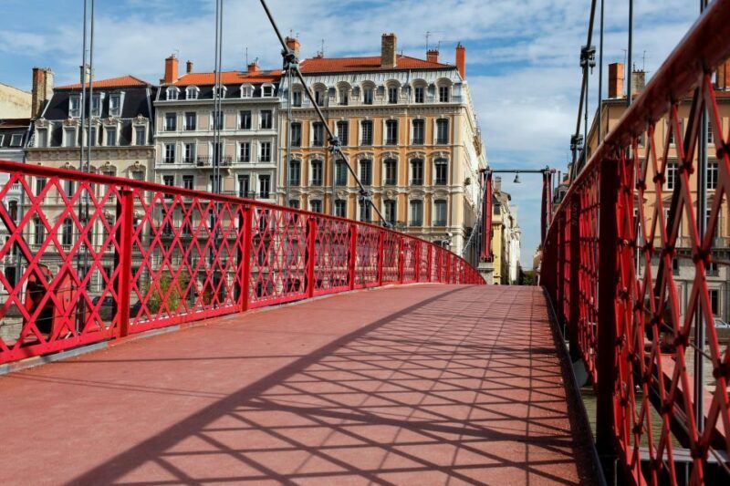 Lyon: Express Walk with a Local in 60 minutes - The Value of a Personal Guide and Small Group Size