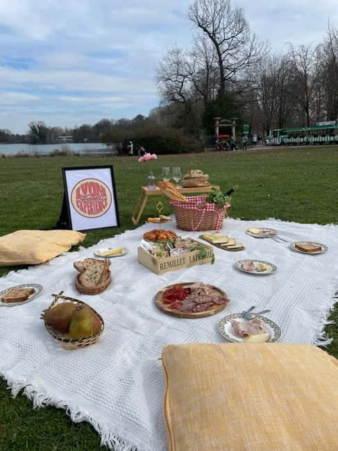 Lyon: Parc de la Tête d'Or Gourmet Picnic Basket - Key Points