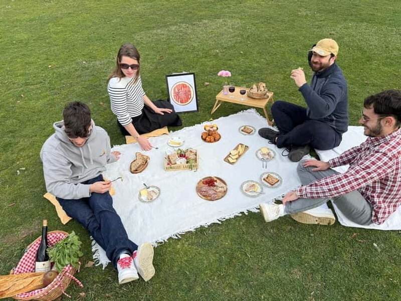 Lyon: Parc de la Tête d'Or Gourmet Picnic Basket - FAQ