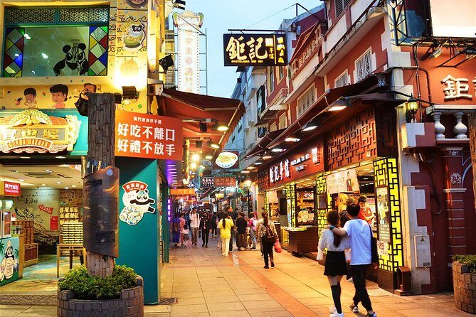 Macau: Private Historic City Tour with Local Food Tasting Tour - The Itinerary: A Deep Dive into Macau’s Charm