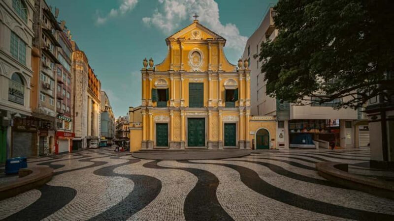 Macau: Private Historic City Tour with Michelin Food Tasting - Key Points