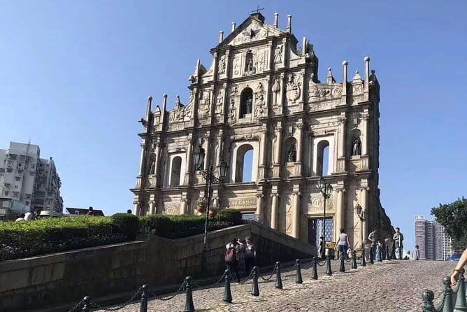 Macau Tour luxury MPV limousines pick up from Hong Kong - Key Points