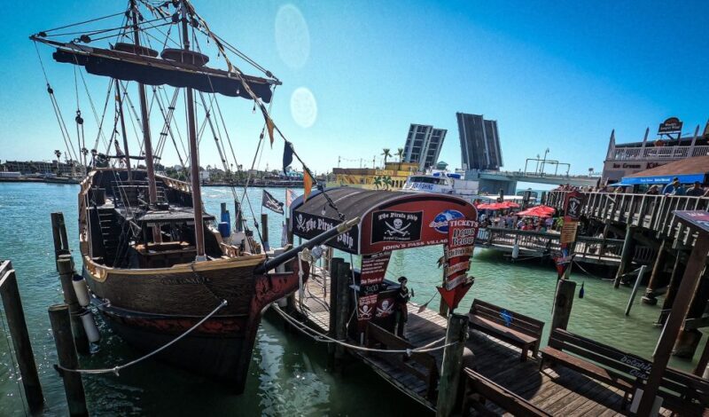 Madeira Beach: Pirate Adventure Cruise - The Crew and Atmosphere