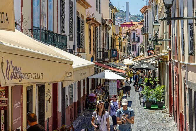 Madeira Essence Half Day Tour for Cruises - Funchal Bay Views & Old Town: A Walk Through the City