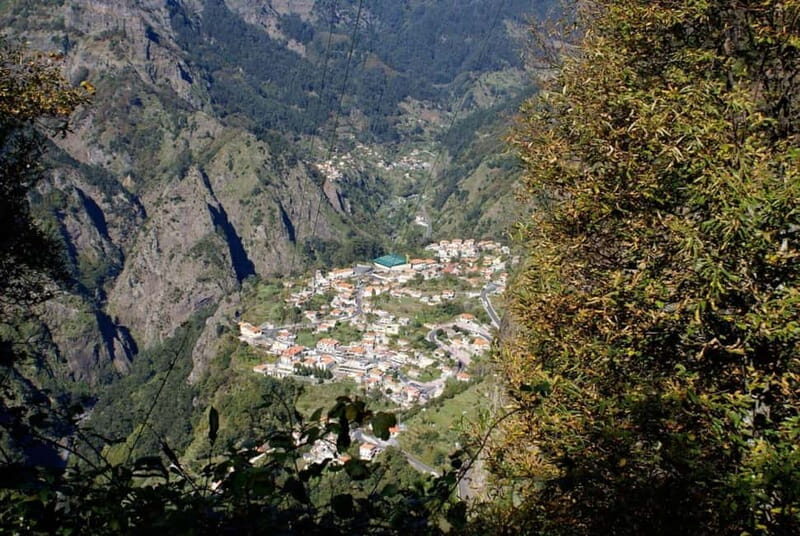 Madeira: Nuns Valley and Câmara de Lobos Half-Day Tour - Key Points: