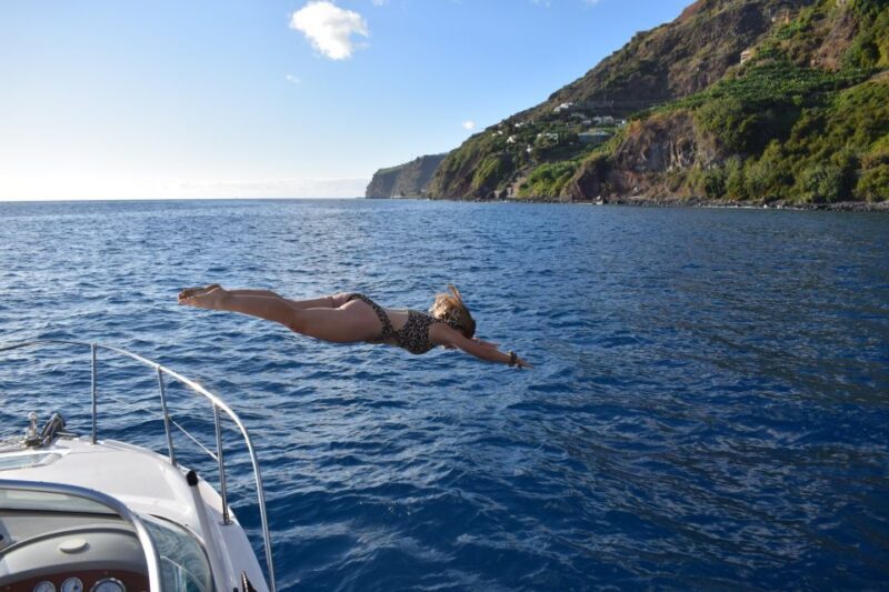 Madeira: Private Sunset Yacht Cruise with Snorkeling & Wine - The Drinks and Amenities