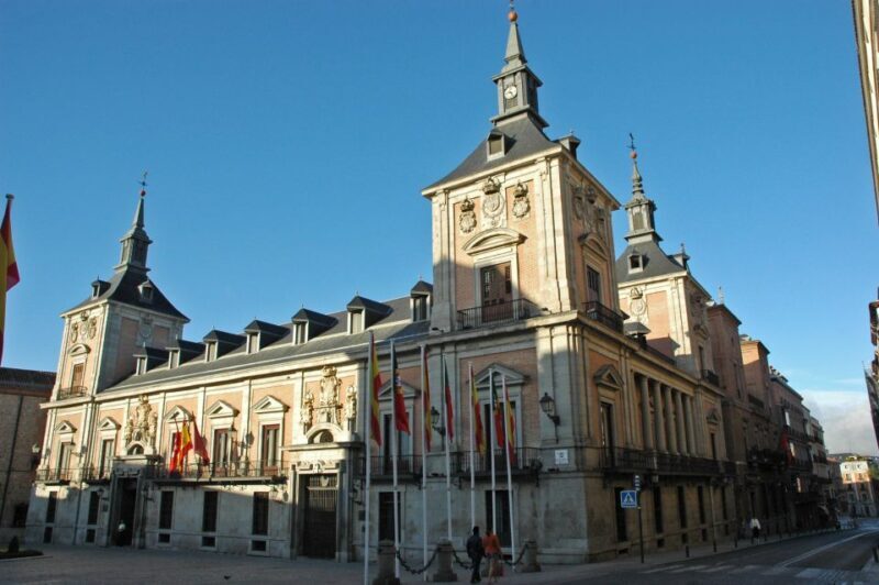Madrid: 1.5-Hour City Highlights Guided Walking Tour - Key Points
