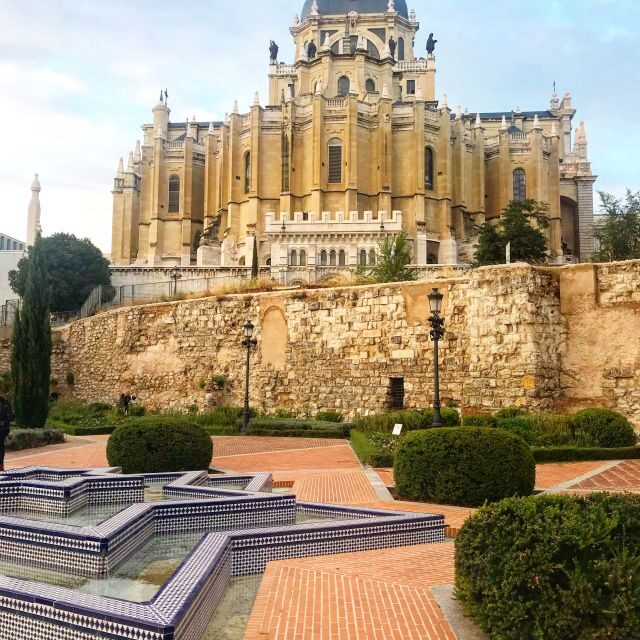 Madrid: Capture the most Photogenic Spots with a Local - FAQ