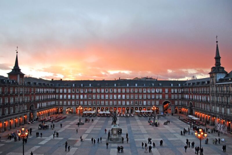 Madrid: City Highlights Guided Walking Tour - Key Points