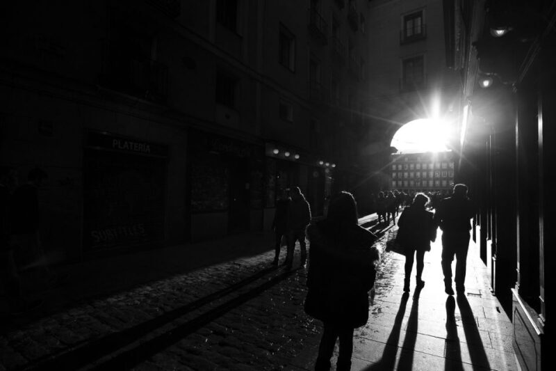 Madrid: Enchanted Evening Walking Tour in Spanish - Authentic Voices from Travelers