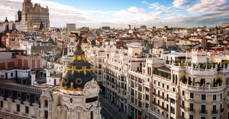 Madrid: Express Walk with a Local in 90 minutes - Key Points