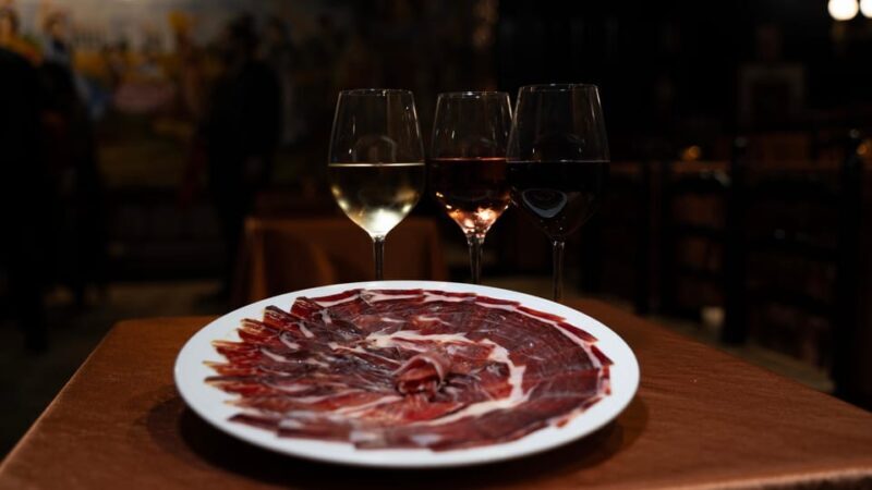 Madrid: Flamenco Show&Drink at Tablao 1911 (World's Oldest) - Seating and Atmosphere