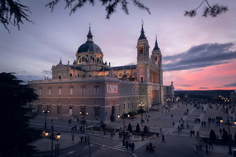 Madrid: From Royalty to Revolution Walking Tour - Practical Tips for Participants