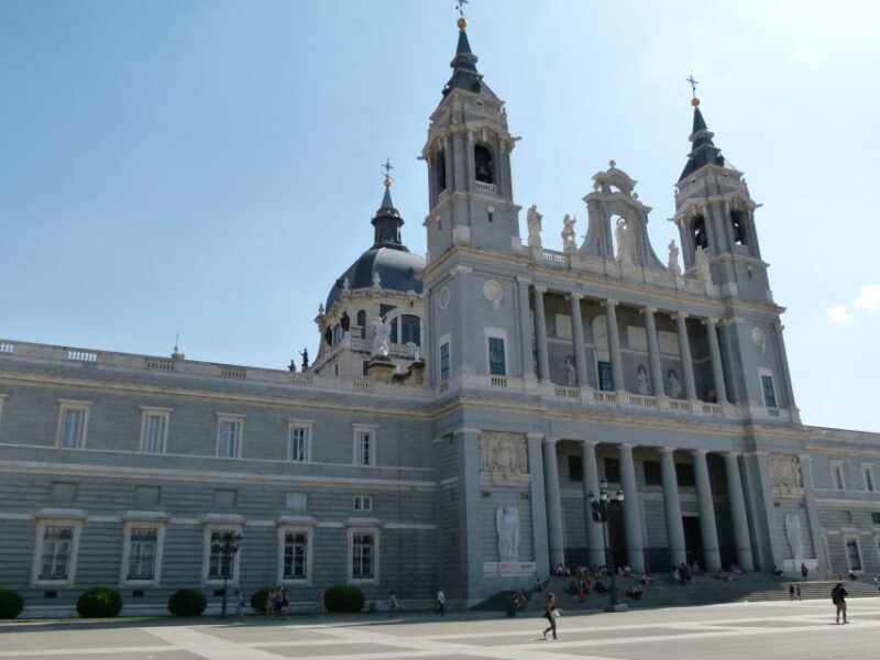 Madrid Historical Centre & Old Town Walking Tour in French - Final Thoughts