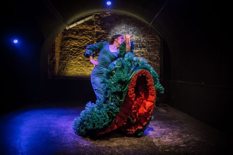 Madrid: La Cueva de Lola Flamenco Show Tickets with Drink - Why Choose La Cueva de Lola?