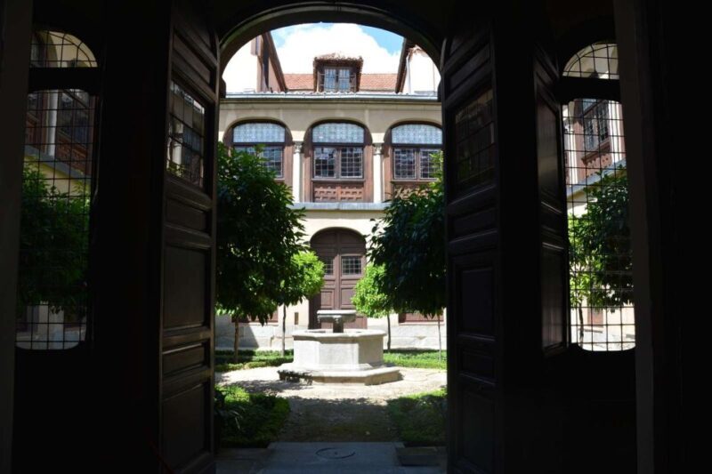 Madrid: Monastery of Descalzas Reales Tour with Tickets - Key Points