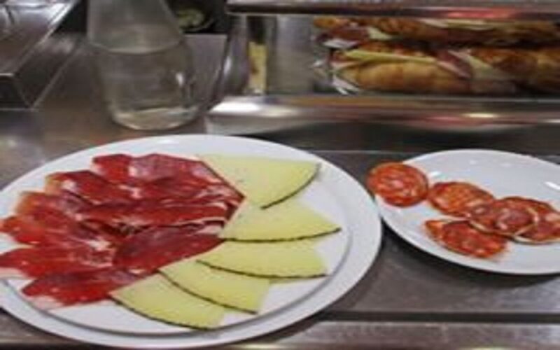 Madrid: Old Madrid Walking Food and Wine Tour - Why This Tour Works Well