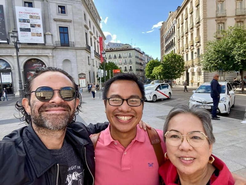Madrid: Old Town Tour with Tapas Break - Key Points