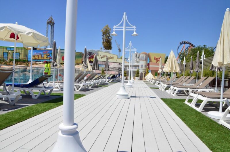 Madrid: Parque Warner Beach Entry Ticket - Summary