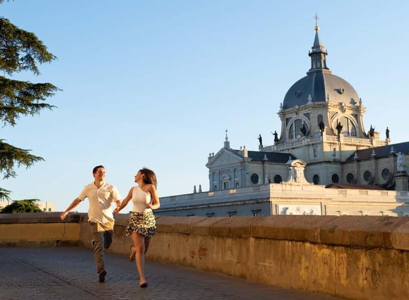 Madrid: Photoshoot for couples - What to Expect: A Closer Look