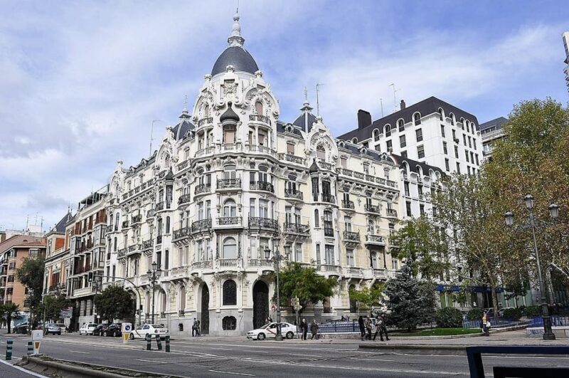 Madrid: Private Night Experience Tour with Local Guide - Key Points