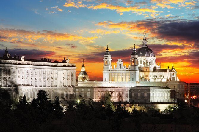 Madrid Private Night Walking Custom Tour with Tapa and a Drink - Whats Special About the Landmarks?