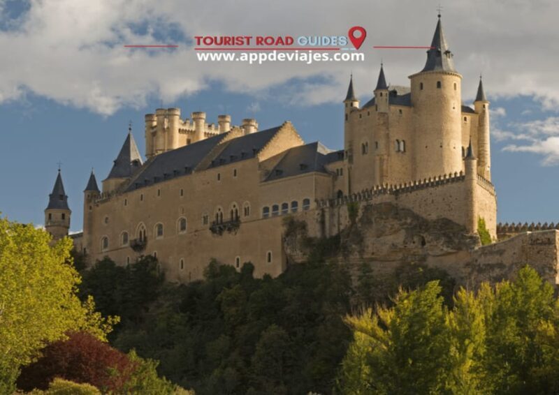 Madrid: Private Tour Ávila - Segovia with Tapas Route - Key Points