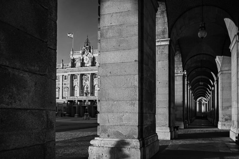 Madrid: Private Walking Tour & Photo Shoot - Exploring Madrid: The Tour Experience
