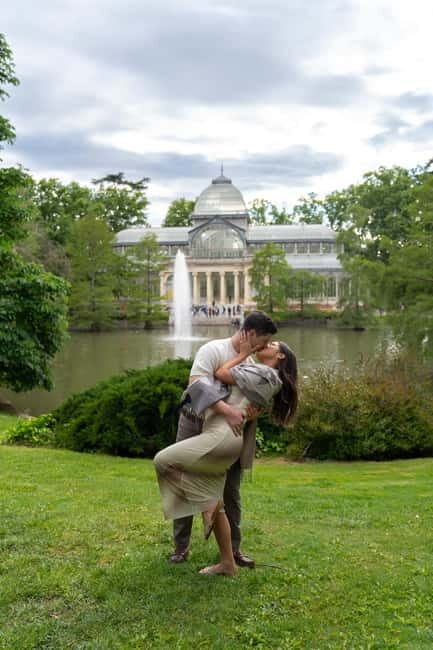 Madrid: Professional photoshoot in the Retiro park - Who is this experience best suited for?