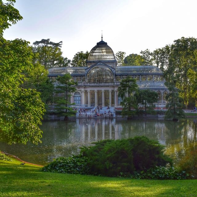 Madrid: Retiro Park Guided Tour with a Photographer - FAQs
