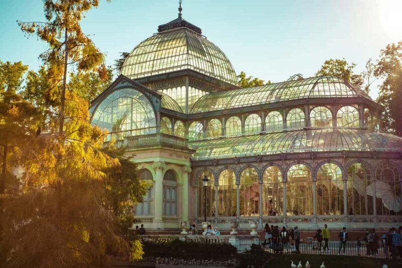 Madrid: Retiro Park Guided Walking Tour with Gourmet Tapas - Exploring Retiro Park: A Beautiful Beginning