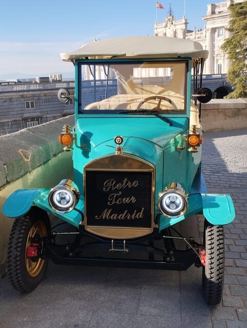 Madrid Retro Tour 120 min, old town, modern Madrid + surprise destination - Why Choose the Madrid Retro Tour?