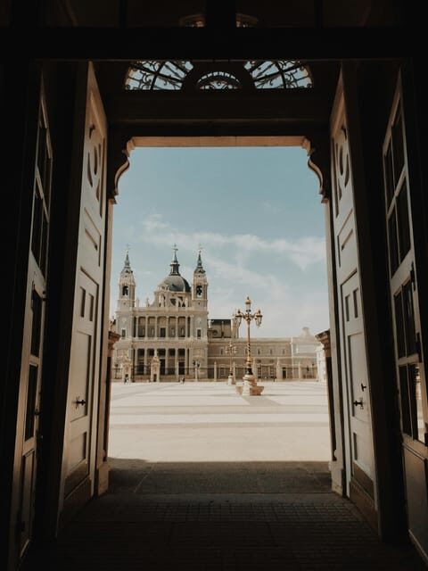 Madrid Retro Tour - 90 min - heart of the city and also modern Madrid. - Exploring Madrid with the Retro Tour: What to Expect