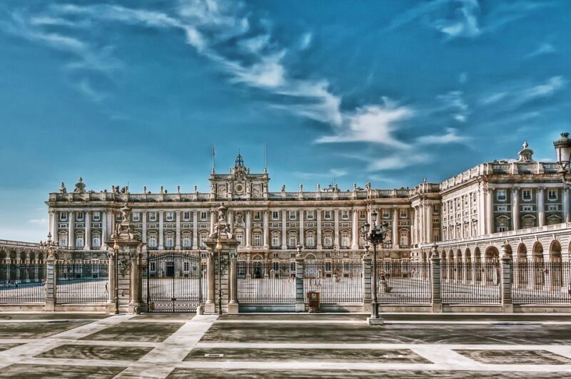 Madrid: Royal Palace Skip-the-Line Guided Museum Tour - Art, Decoration, and the Royal Collection