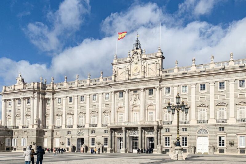 Madrid: Royal Palace Tour, Flamenco Show, & Tapas with Drink - Key Points