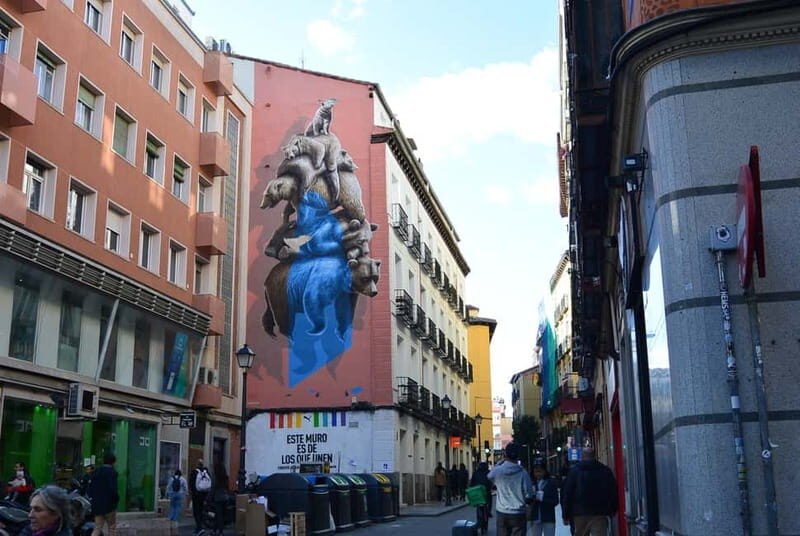 Madrid Street Art Tour & visit a local artist Studio - Key Points