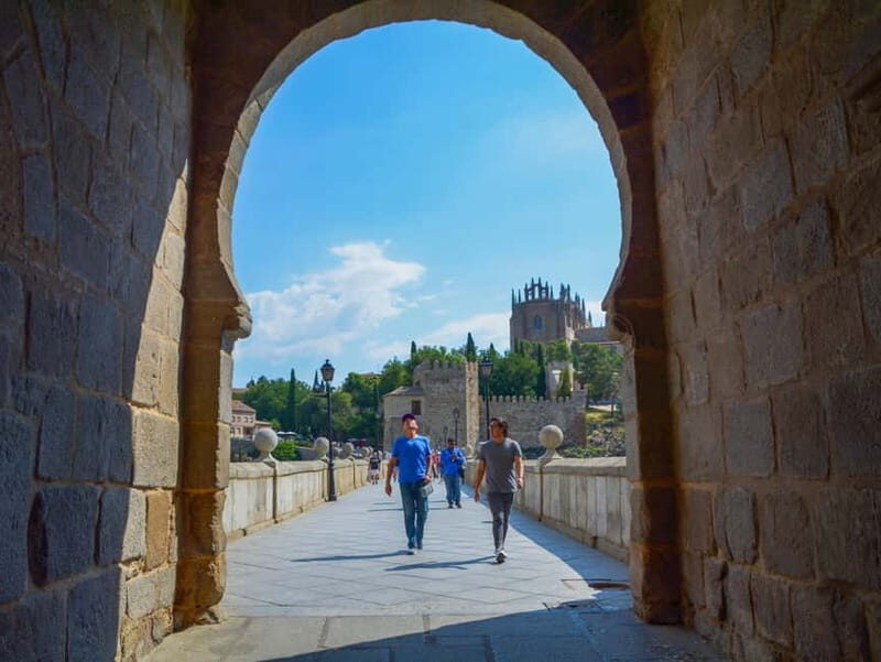 Madrid: Toledo & Segovia Guided Tour with Tickets and Lunch - FAQ