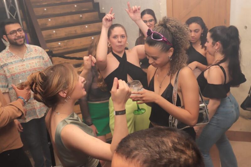 Madrid: Top Pub-Crawl with Drinks and Nightclub Entry - FAQ