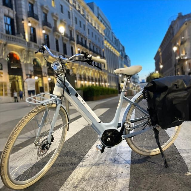 Madrid: Vintage Bike Rental with Tourist Map - From the Maps to Tapas: Enjoying Madrid Like a Local