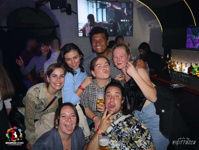 Madrid VIP Pub Crawl Open Bar Beer Say Goodbye to Ordinary! - Group Size and Atmosphere